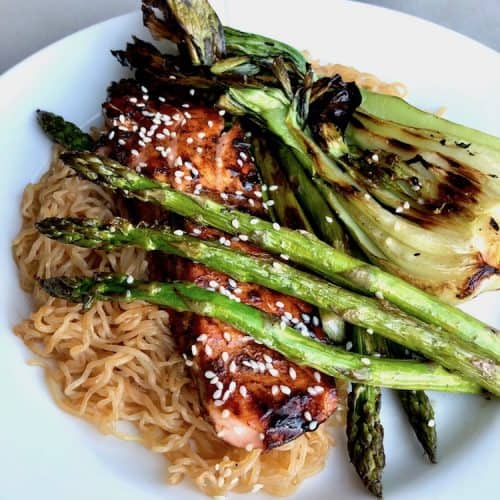 Grillad lax med sparris, pak choi och PureSpaghetti - Glutenfri ...